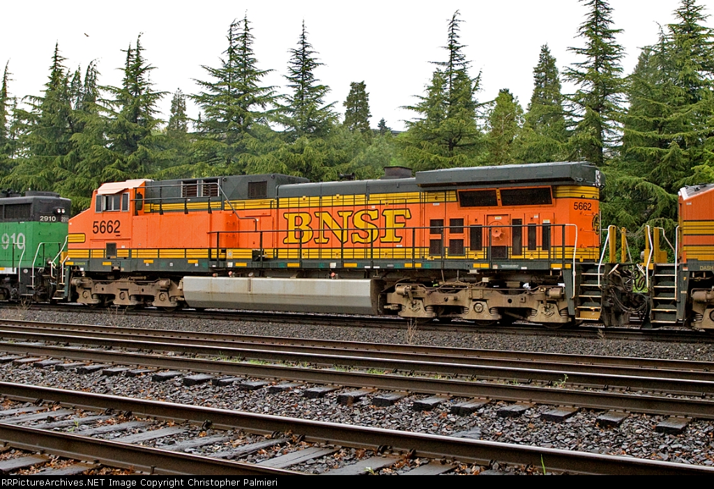BNSF 5662